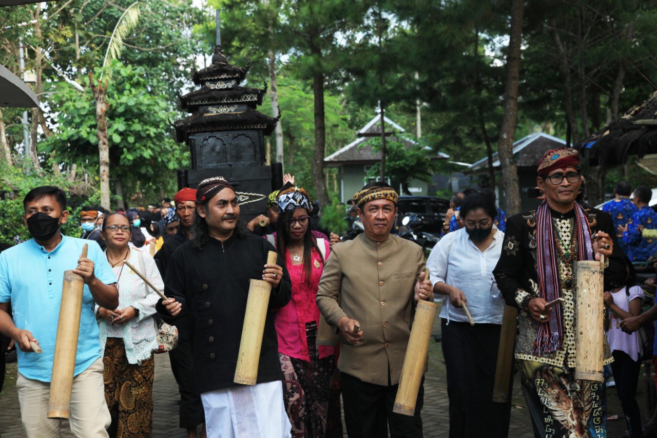 Melihat "Seren Taun" di Kuningan - Dunia Santri